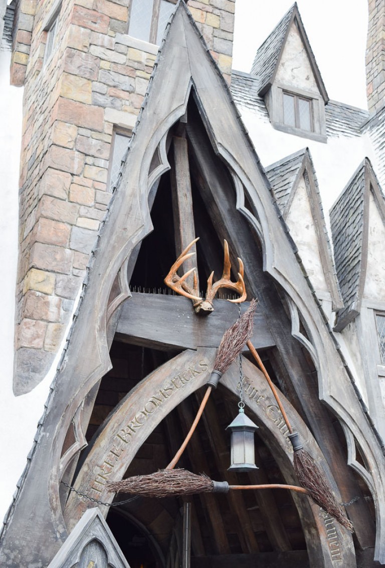 A Muggle's Guide to The Wizarding World of Harry Potter: Hogsmeade ...