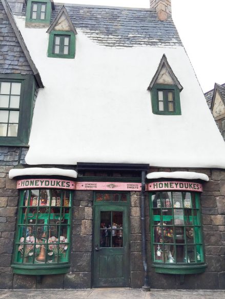 A Muggle's Guide to The Wizarding World of Harry Potter: Hogsmeade ...